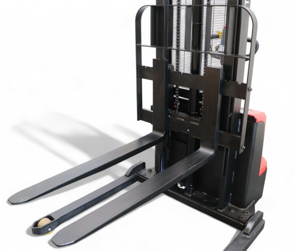 3.5 Metre Fully Electric Straddle Stacker 1500kg